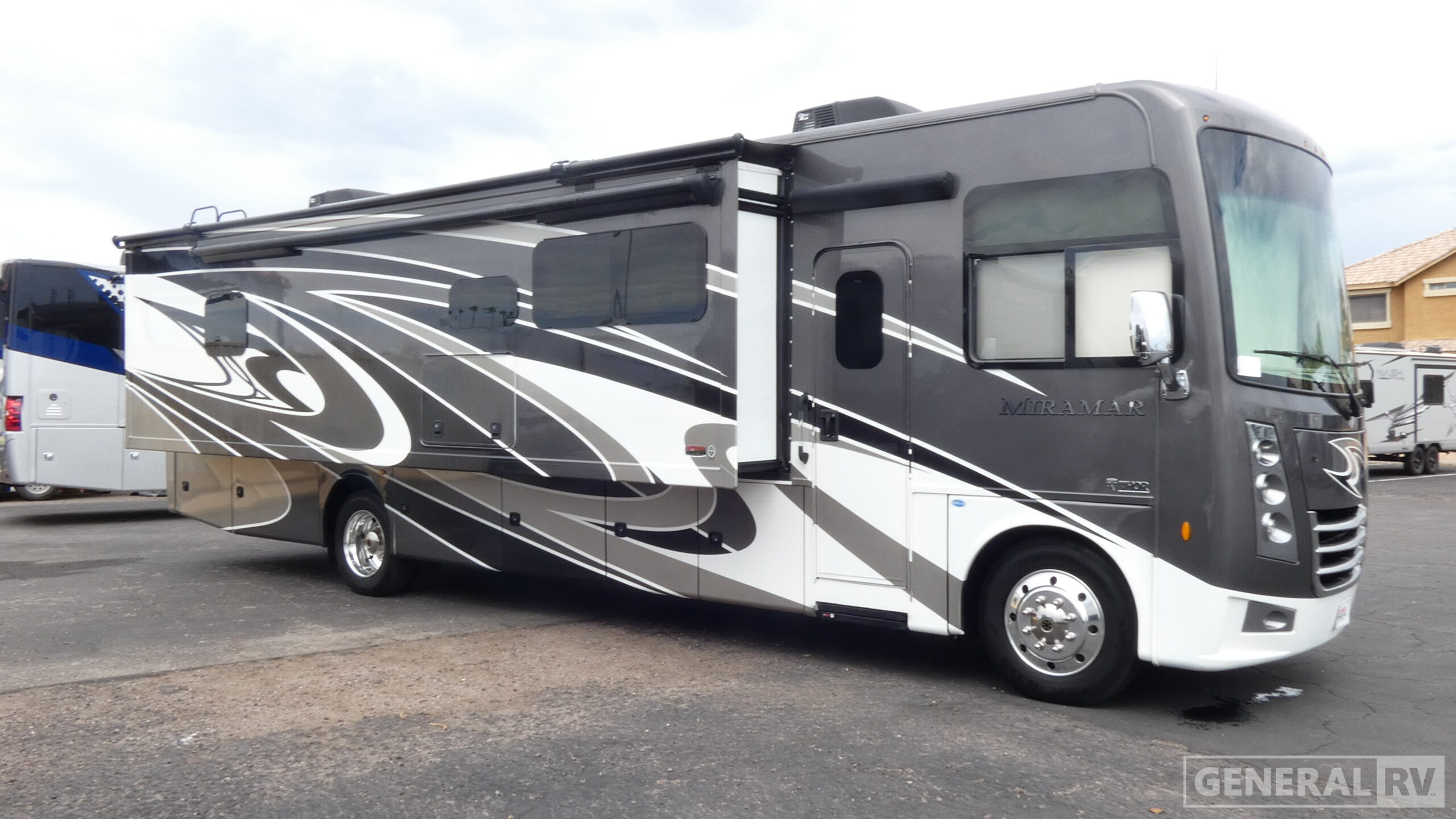 Used 2021 Thor Motor Coach Miramar 35.2-2SL Motor Home Class A at ...