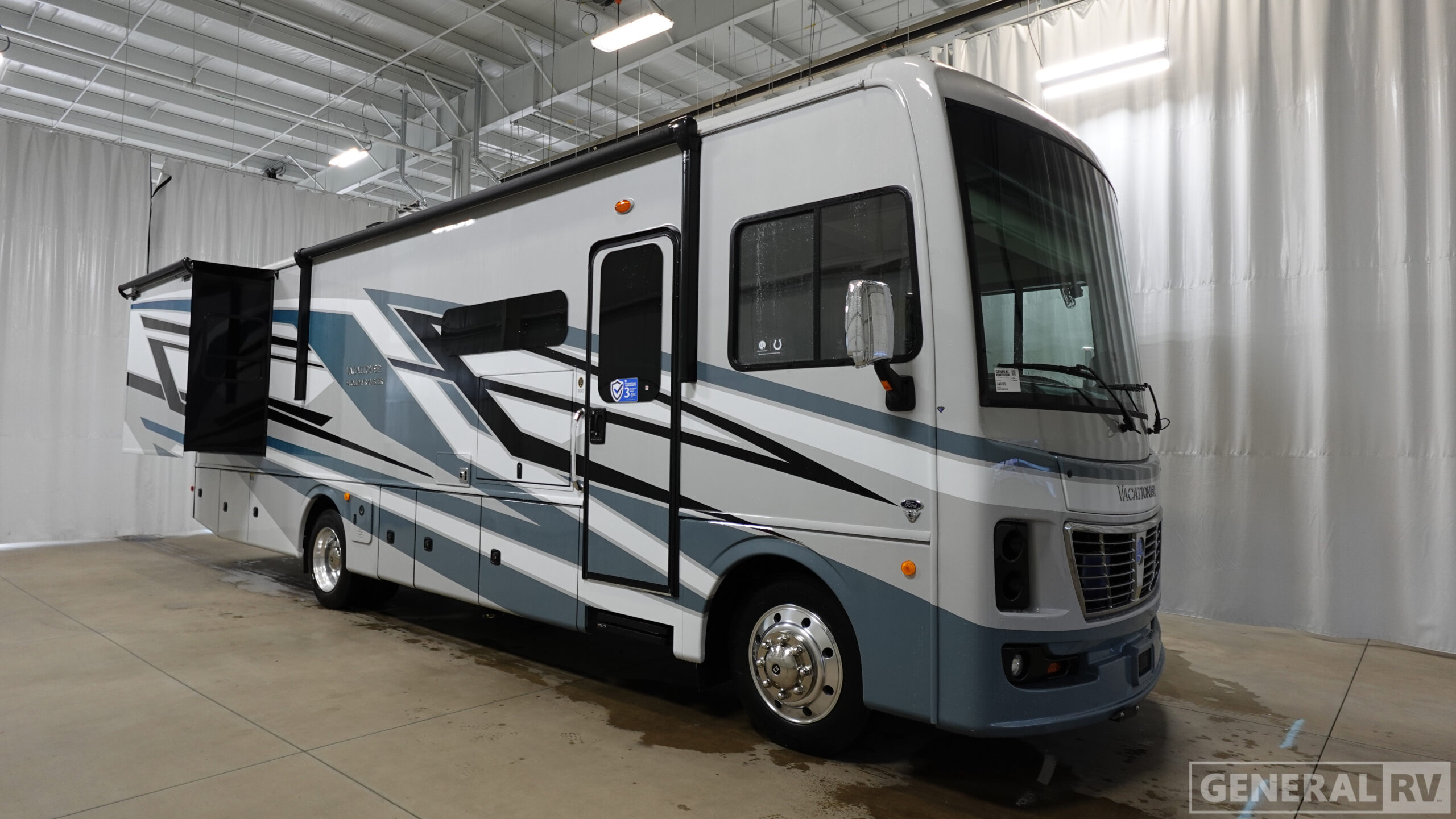 New 2026 Holiday Rambler Vacationer 33C for sale in Dover, FL